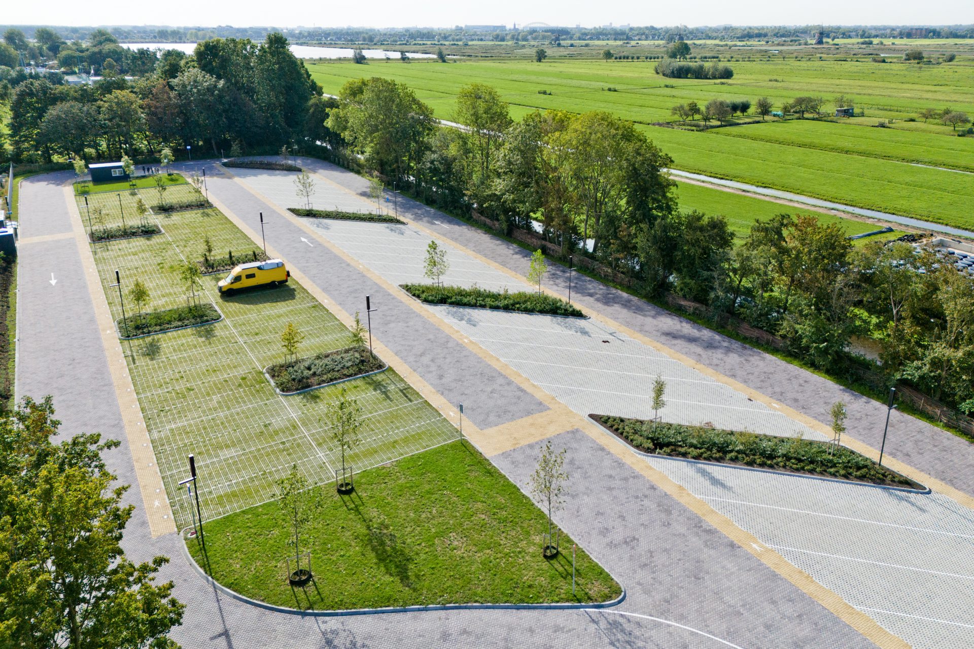 Groene parkeerplaats bij Kinderdijk - BVB Landscaping